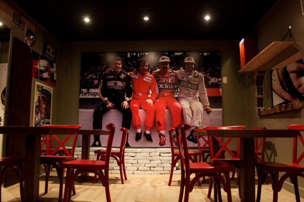 Conheça o 65 Poles Pub, em Gramado